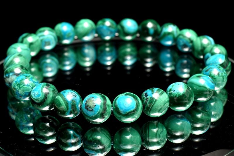材質クリソコラインマラカイト 8mm 産地：アメリカサイズ約8mm(±0.5mm)腕周り約16cm(伸縮性あり)重さ約24g特徴・意味希少なクリソコラインマラカイトブレスレットを厳選入荷しました！通常のクリソコラとは異なり、クリソコラよりも...