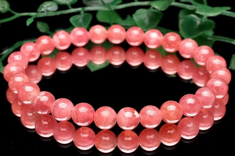 材質インカローズ 7mm 産地：アルゼンチンサイズ約7mm(±0.5mm)腕周り約16cm(伸縮性あり)重さ約19g特徴・意味瑞々しい果実のようなジューシーカラーで目を惹く鮮やかさです。透過性もあり、黒点もなくこのような上質なインカローズで...