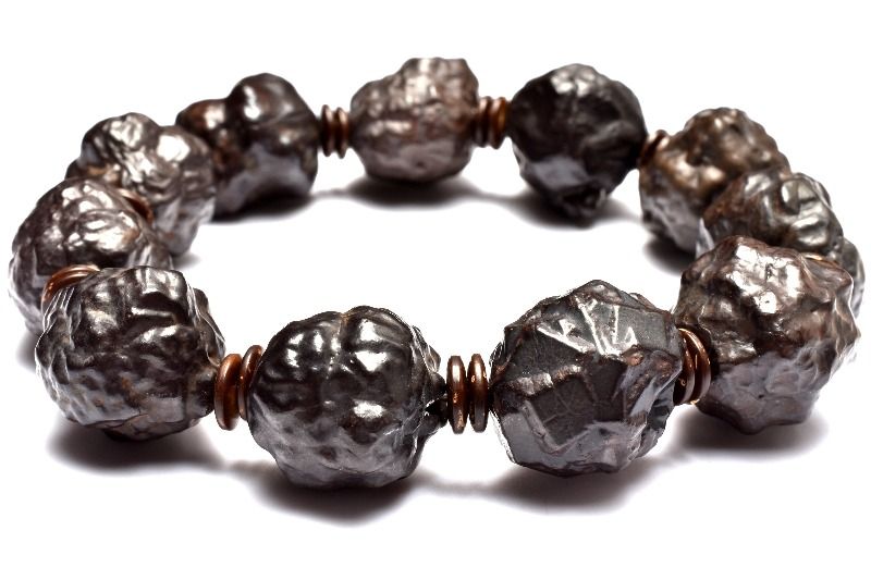 材質プロフェシーストーン(ゼットストーン) 18-20x17-20mm 産地：エジプト・サハラ砂漠サイズ約18-20x17-20mm(±0.5mm)腕周り約19.5cm(伸縮性あり)重さ約146g特徴・意味人気な希少石！スーパーセブンでも有...