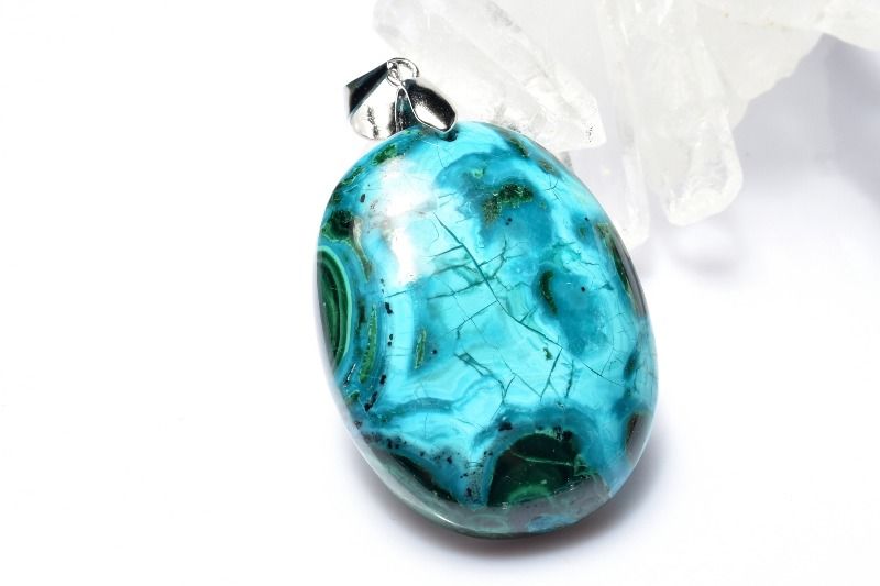 材質クリソコラインマラカイト 29x23mm 産地：アメリカサイズ約29x23mm重さ約11g特徴・意味希少なクリソコラインマラカイトを厳選入荷しました！クリソコラとマラカイトの美しいコントラストは、まさに自然が描いた絵画のようです。クリソ...