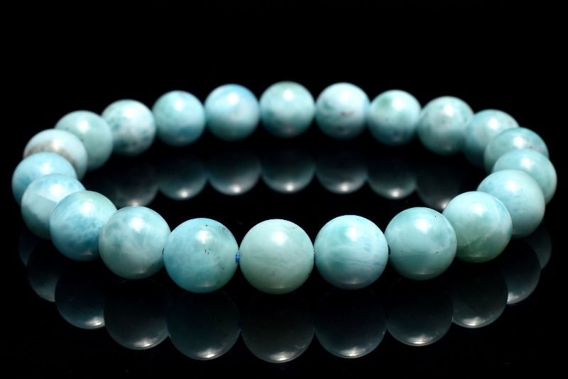 材質ラリマー 8.5mm 産地：ドミニカ共和国サイズ約8.5mm(±0.5mm)腕周り約15.5cm(伸縮性あり)重さ約21g特徴・意味亀甲模様が美しくカリブ海を封じ込めた様なラリマーです。ラリマーは三大ヒーリングストーンとしても絶大な人気...