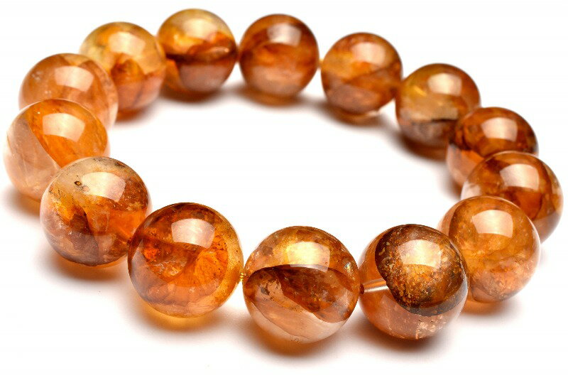 材質ライモナイトインクォーツ 16mm 産地：マダガスカルサイズ約16mm(±0.5mm)腕周り約17.5cm(伸縮性あり)重さ約82g特徴・意味ヘマタイトやライモナイトの褐色内包が水晶に入り込む様は鉱物の面白みそのものを語っているかのよう...