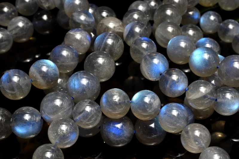 材質ラブラドライト 11.5mm 産地：マダガスカルサイズ約11.5mm(±0.5mm)腕周り約17cm(伸縮性あり)重さ約39g特徴・意味くるくると回転させる度に浮かぶようなブルーのシラーにうっとりしてしまうこと間違いなしです。18世紀後...