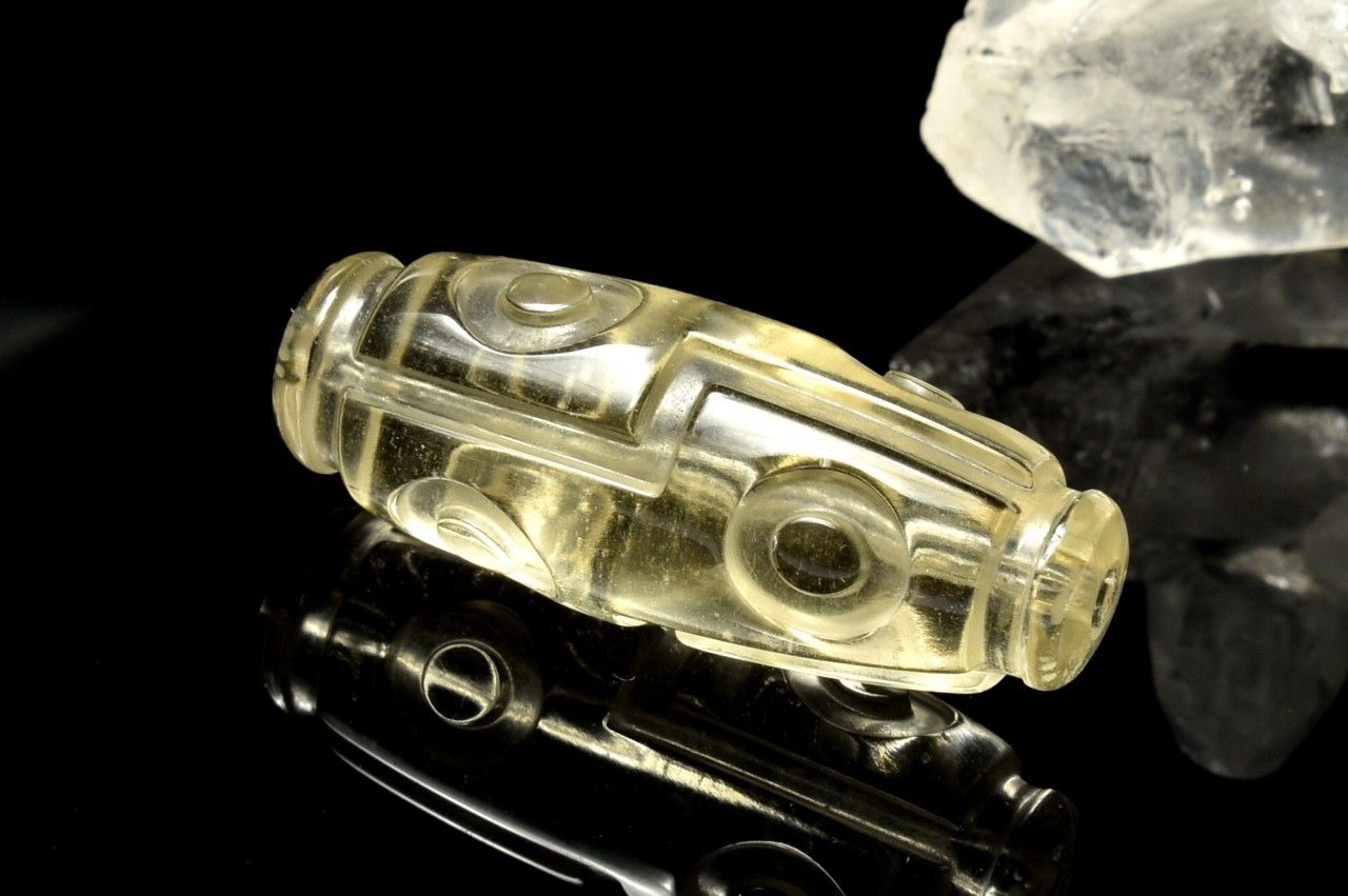 材質リビアングラス 30x12mm 産地：エジプト・サハラ砂漠サイズ約30x12mm重さ約5g特徴・意味数量限定の希少天珠を入荷致しました。リビアングラスはエジプト政府が採掘禁止しているため今後入手できる機会は減少していく傾向にあります。中...