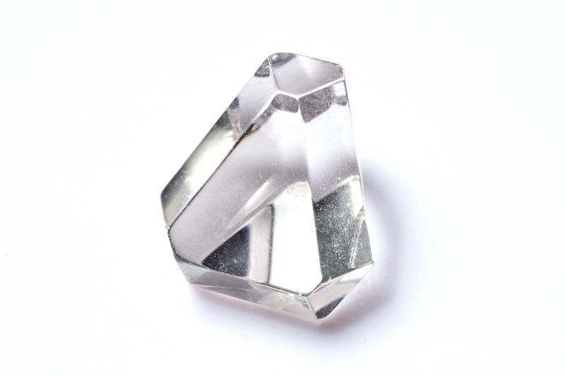 材質レムリアンシードクリスタル 18x18mm 産地：コロンビアサイズ約18x18mm重さ約7g特徴・意味レムリアンシードクリスタルは透明度抜群で見る者を魅了します。 コロンビア産は、レムリアンシードクリスタルの中で特に透明度が高く、人気の...