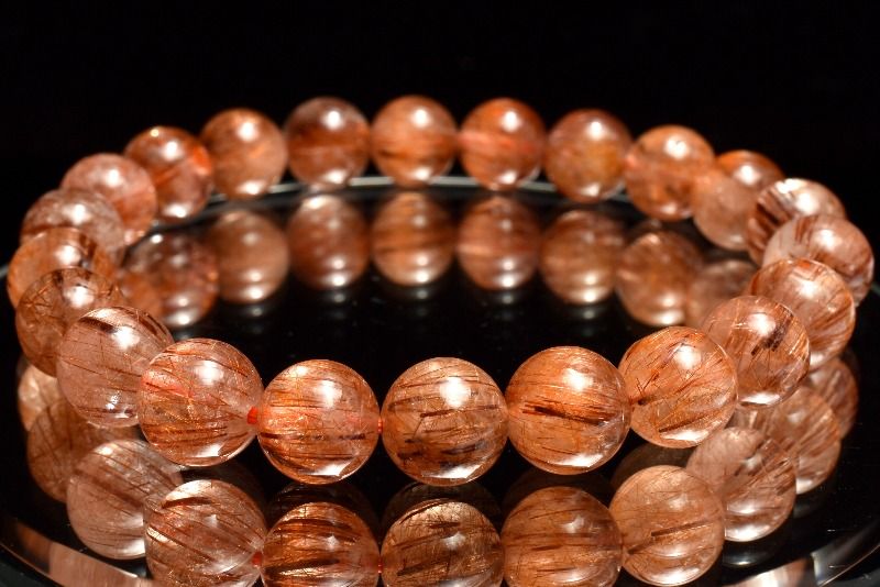 材質ブロンズルチルクォーツ 9mm 産地：ブラジルサイズ約9mm(±0.5mm)腕周り約17cm(伸縮性あり)重さ約25g特徴・意味透明感のある水晶の中に、ブロンズカラーのルチルがしっかりと入り込んだブロンズルチルクォーツです。内包量が多く...
