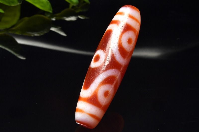 材質赤瑪瑙天珠 49-50x13-14mm 産地：チベットサイズ約49-50x13-14mm重さ約13-14g特徴・意味お守りに最適です。不思議な力があると言われる天珠を身に付けることで、天珠が持つエネルギーを纏うことができます。天珠の紋様...
