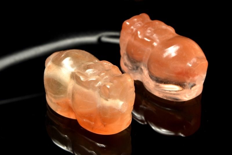 材質オレンジラビットヘアールチルクォーツ 21x12mm 産地：ブラジルサイズ約21x12mm重さ約5g特徴・意味高発色オレンジの華やかな色味に元気が貰えそうなビーズです。※貔貅は龍の子といわれており金銀財宝を主食とする中国神話の神獣です。...