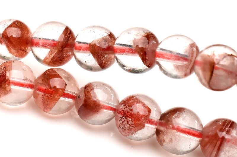 材質レッドピラミッドファントムクォーツ 5.5mm 産地：ブラジルサイズ約5.5mm(±0.5mm)腕周り約15.5cm(伸縮性あり)重さ約8g特徴・意味AAAグレードならではの美しさを備えた、レッドピラミッドファントムクォーツです。澄んだ...