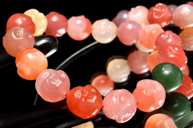 材質ピンクアゲート(桃色瑪瑙) 12mm 産地：中国・四川省サイズ約12mm(±0.5mm)腕周り約16cm(伸縮性あり)重さ約37g特徴・意味四川省産の塩源瑪瑙ならではの、やわらかな桃色と艶やかな表情が上品な魅力を添えるピンクアゲートです...