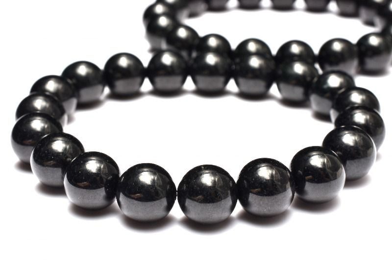 材質黒翡翠(ジェダイト) 12mm 産地：ミャンマーサイズ約12mm(±0.5mm)腕周り約16.5cm(伸縮性あり)重さ約52g特徴・意味深みある黒の艶を湛えた、希少なミャンマー産黒翡翠(ジェダイト)ならではの重厚で品格ある佇まいが魅力で...