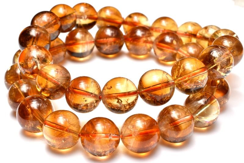 材質ファントムシトリン 13mm 産地：ブラジルサイズ約13mm(±0.5mm)腕周り約16.5cm(伸縮性あり)重さ約51g特徴・意味ブランデーを思わせる深みのある色合いが美しい、上質な趣きを湛えたファントムシトリンです。クリアからイエロ...