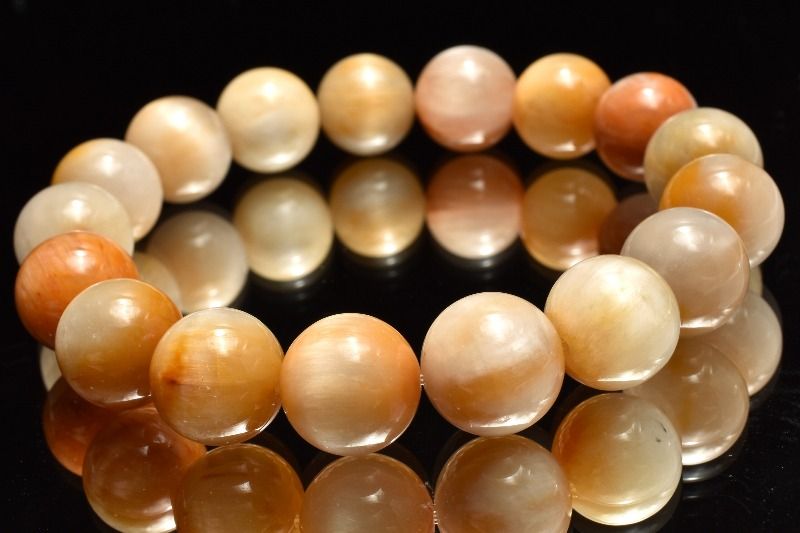 材質MIXラビットヘアルチルクォーツ 12.5mm 産地：ブラジルサイズ約12.5mm(±0.5mm)腕周り約17cm(伸縮性あり)重さ約46g特徴・意味多彩な色合いのラビットヘアルチルが織りなす、華やかで奥行きのある表情が魅力のクォーツで...