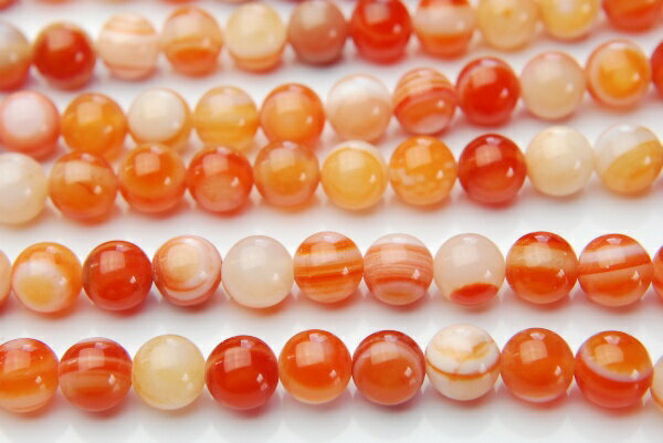 石についてアゲート ( agate ) は 、 和名 を 瑪瑙 ( めのう ) といい、 多様な 模様 を 持つ 天然石 です。 六方晶系 に 属し 石英 の 結晶 が 集まって 作られた 鉱物 です 。 モース硬度 は 7 。 結束 を ...