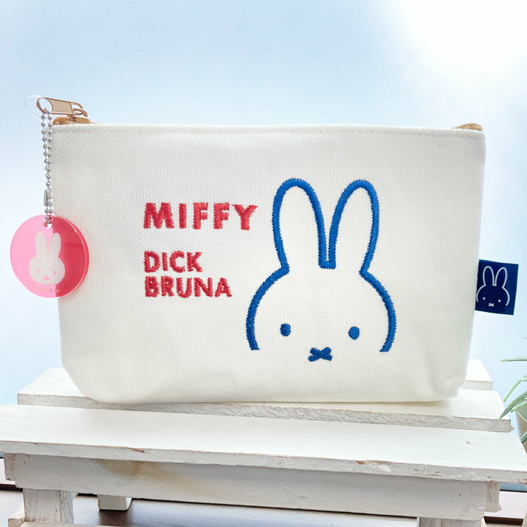 商品仕様クリア素材のかわいいチャーム付き！ 【サイズ】本体：約190×110×30mm 【素材】本体：綿100%/チャーム：PMMA・鉄 【生産国】中国特記事項※画像はあくまでも商品イメージになります。実際の商品と色や仕様が異なる場合があり...