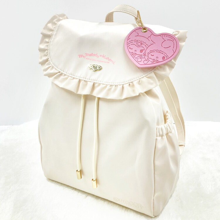 商品仕様【サイズ】約W26×H22×D10cm【素材】ポリエステル【仕様】プリント＋メタル、合皮チャーム付き（取り外し可）、内生地：総柄【生産国】中国特記事項※画像はあくまでも商品イメージになります。実際の商品と色や仕様が異なる場合がありま...