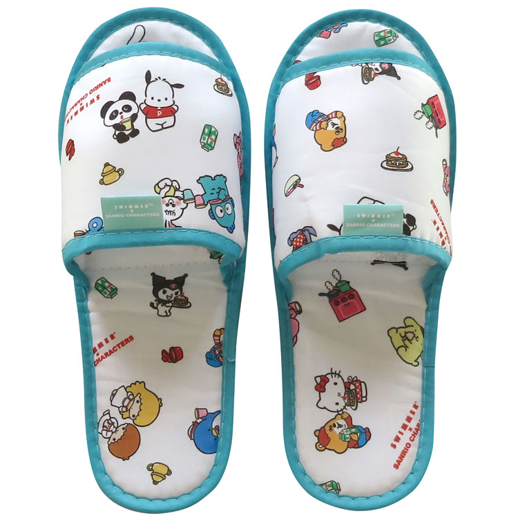 商品仕様SWIMMER×サンリオキャラクターズの便利で可愛い携帯スリッパ♪ 【サイズ】 本体（一足）：約W110×D280×H70mm パッケージ：約W190×D40×H230mm【素材】 (本体)表面生地：ポリエステル、カバー部中材：ポリ...