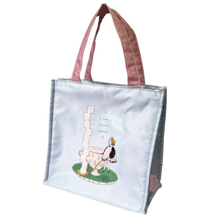 商品仕様【サイズ】本体：約W24×H24×D13cm【素材】ポリエステル100%【仕様】ネコ型の引き手チャーム付き【生産国】中国特記事項※画像はあくまでも商品イメージになります。実際の商品と色や仕様が異なる場合がありますので、予め御了承くだ...