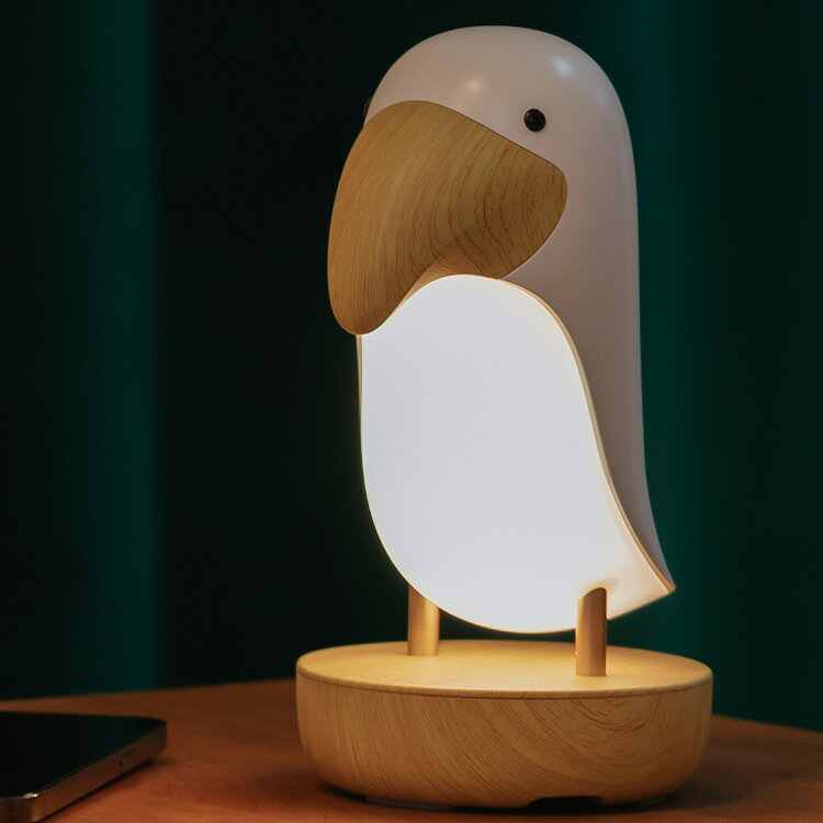 商品仕様おなかがボワッと光るオオハシのライトは、自分好みの明るさに調節できちゃう！優しく点滅するフェード機能はまるで呼吸をしているみたい？！【サイズ】本体：W12.2×D10.9×H20cmパッケージ：約W11×D11×H20cm【素材】A...