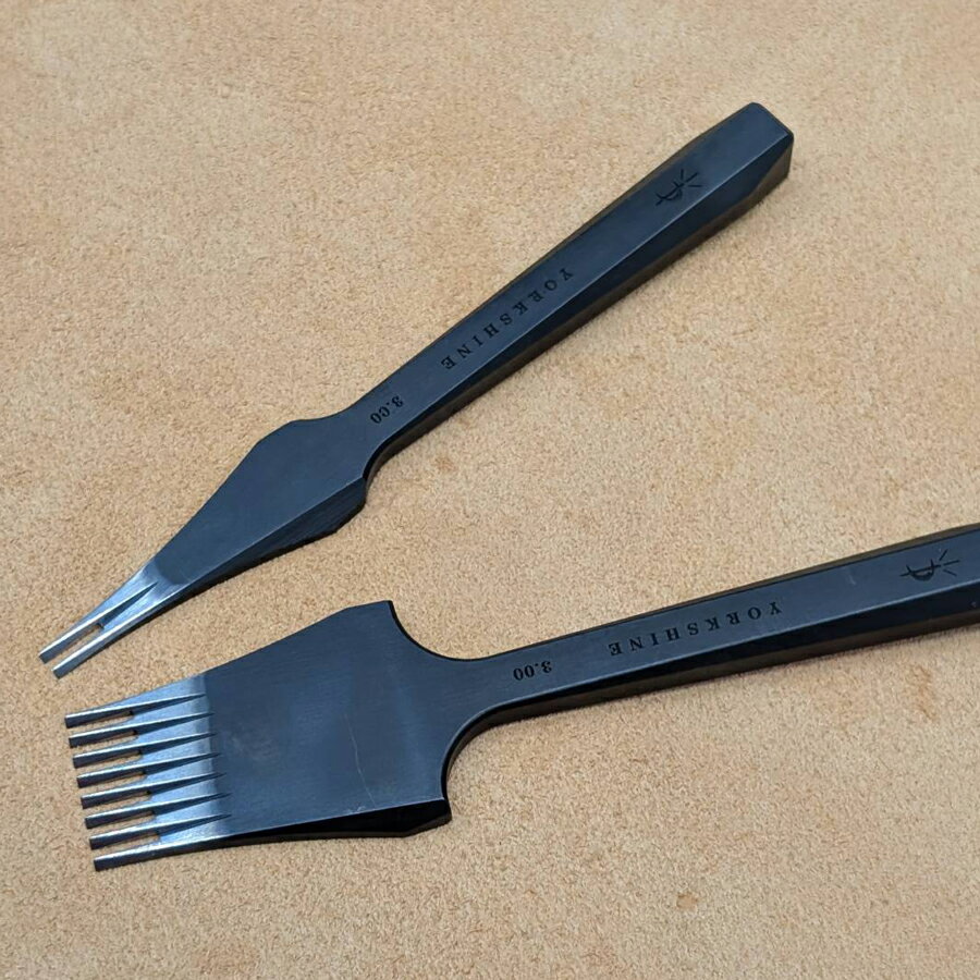 ■型番：PS488■商品名：【YorkShine】ヨーロッパ菱目打ち ベーシックセット（2本目、8本目）■メール便について：メール便（220円）対応商品です。■発送予定目安：4日以内（日祝日は除く）■サイズ：2.7mmピッチ/3.0mmピッ...