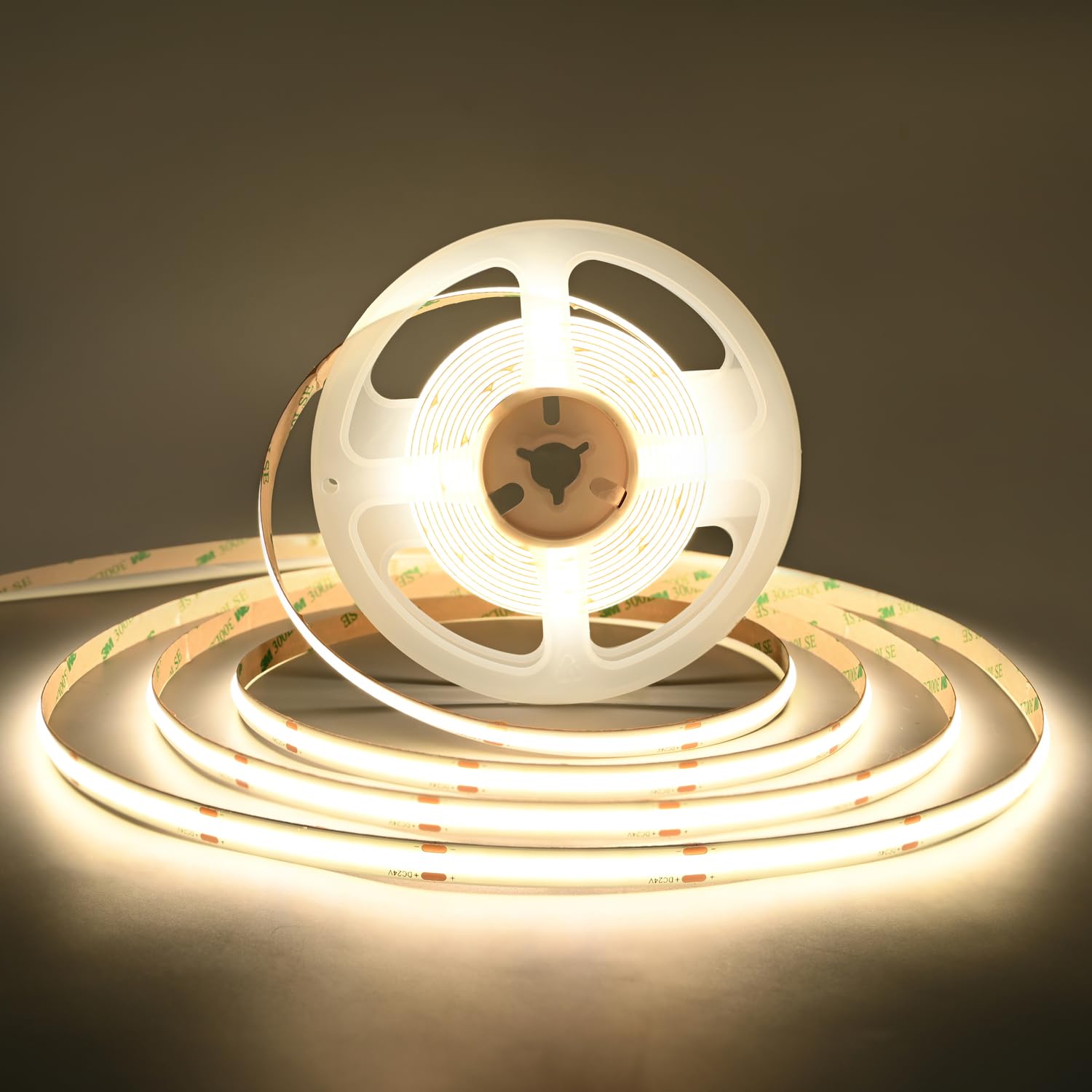 【高密度 + 超高輝度】 480 LED/m LED ストリップ、DC24V 動作電圧、4000K 色温度、16.4 フィートで 5000 ルーメンの明るさ。これは 350W 白熱灯とほぼ同等で、ほとんどの照明ニーズに対応できます。【DIY...