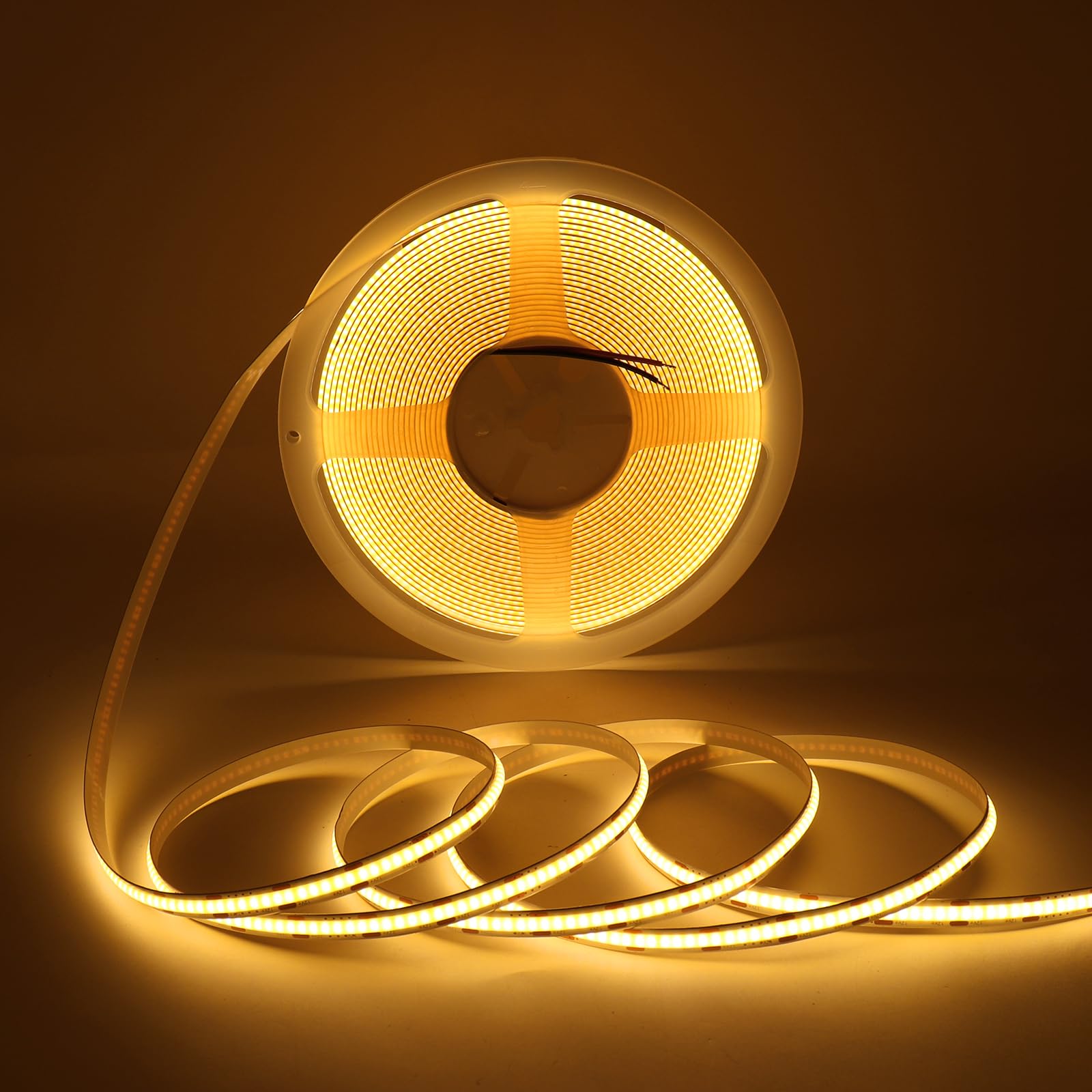 【高輝度テープ】10m長の高密度312LEDs/m設計により明るさを確保しつつ、8W/mの低消費電力で経済的。柔軟な薄型ボディで収納庫の曲面へも密着設置可能で、調光機能により明るさを自由に調整できます【安全?環境配慮】LEDテープライト 1...