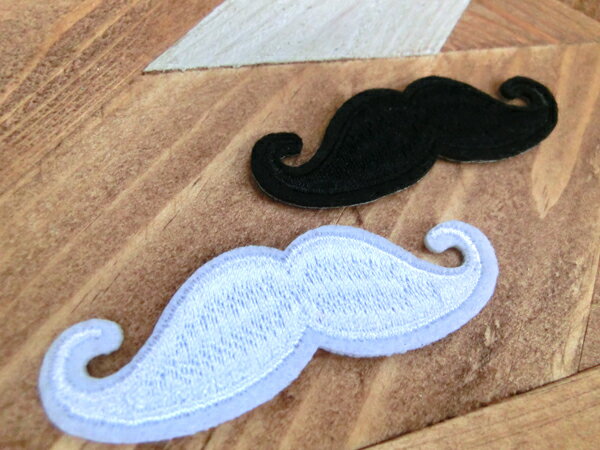 サイズ 約縦1.8cm×横6.3cm ※アイロン接着タイプです。 ※画像と多少のお色目の違いがございます。 定形郵便の場合、代金引換は不可となります。代金引換ご希望の場合は、代引き手数料400円と、別途宅配便送料650円の合計1050円が加...