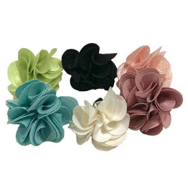 立体チャーム★ ※1個の価格です。 ■サイズ：約28mm※布地になりますので、固体により差があります。 ■カラー：画像参照 ■素材：布地・金属・PVC 定形郵便の場合、代金引換は不可となります。代金引換ご希望の場合は、代引き手数料400円と...