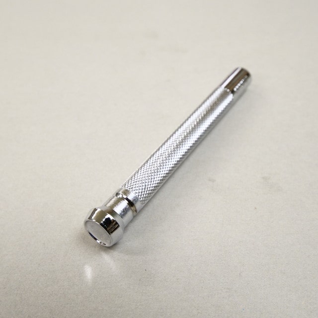 商品情報仕様■対応カシメ：片面カシメ/両面カシメ中■入り数：1本入りご注意保管はお子様の手の届かない所に。手工芸以外の用途には使用しないで下さい。掲載写真、色見本の色はデバイスやブラウザにより実物と異なる場合があります。■カシメ打ち(中)【...
