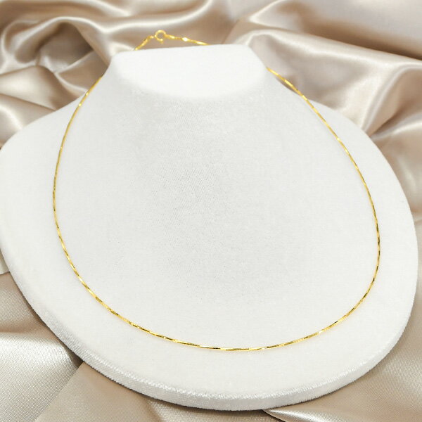 &nbsp; &nbsp; &nbsp; &nbsp; &nbsp; &nbsp; &nbsp; &nbsp; &nbsp; &nbsp; ピンとした張りで丸いラインを描くオメガチェーン。 ツイストのデザインがおしゃれです。 カット面がキラ...