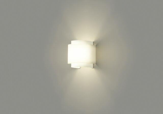 推奨ランプ（別売り）：LDA4L-G-E17/S/40W2 色温度：電球色（2700K） 消費電力：4.2W 全光束：315 lm 演色性：Ra80 ※推奨ランプ仕様時の値です。 取付について：取付には電気工事が必要です。工事店・電器店へ依...