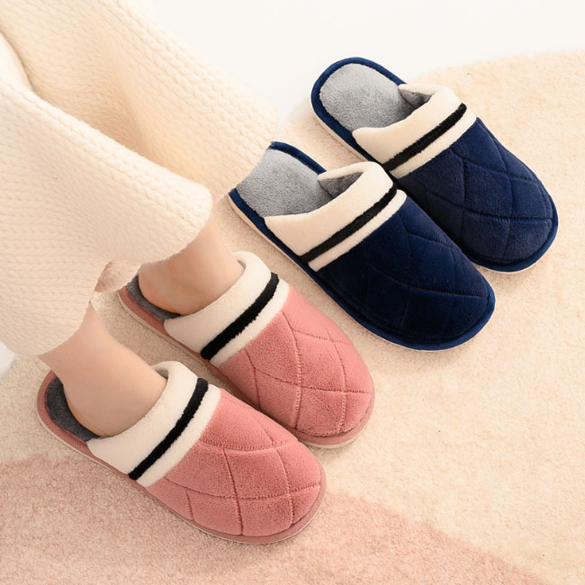 メーカー希望小売価格はメーカーカタログに基づいて掲載しています 商品詳細 冬シーズンに欠かせない、ユニセックスムートンルームシューズ ふんわりとした厚手ボアが足元に優しくて暖かい守りをもたらす 柔軟性に優れたPVC底に滑り止め加工が施され、...