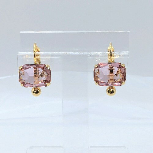 【初入荷】フィリップフェランディス （Philippe Ferrandis）バレアレスシリーズ スモール ピアス シルク色 バレアレス諸島のシリーズで、水の波のように、シンプルで半透明。 マリンカラーとフローラルカラーのクリスタルストーンは...
