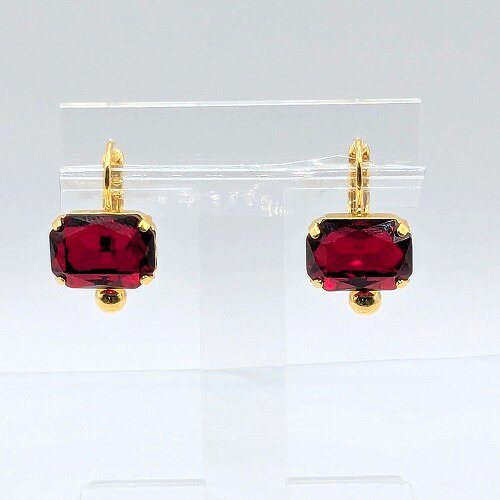 【初入荷】フィリップフェランディス （Philippe Ferrandis）バレアレスシリーズ スモール ピアス ルージュ色 バレアレス諸島のシリーズで、水の波のように、シンプルで半透明。 マリンカラーとフローラルカラーのクリスタルストーン...