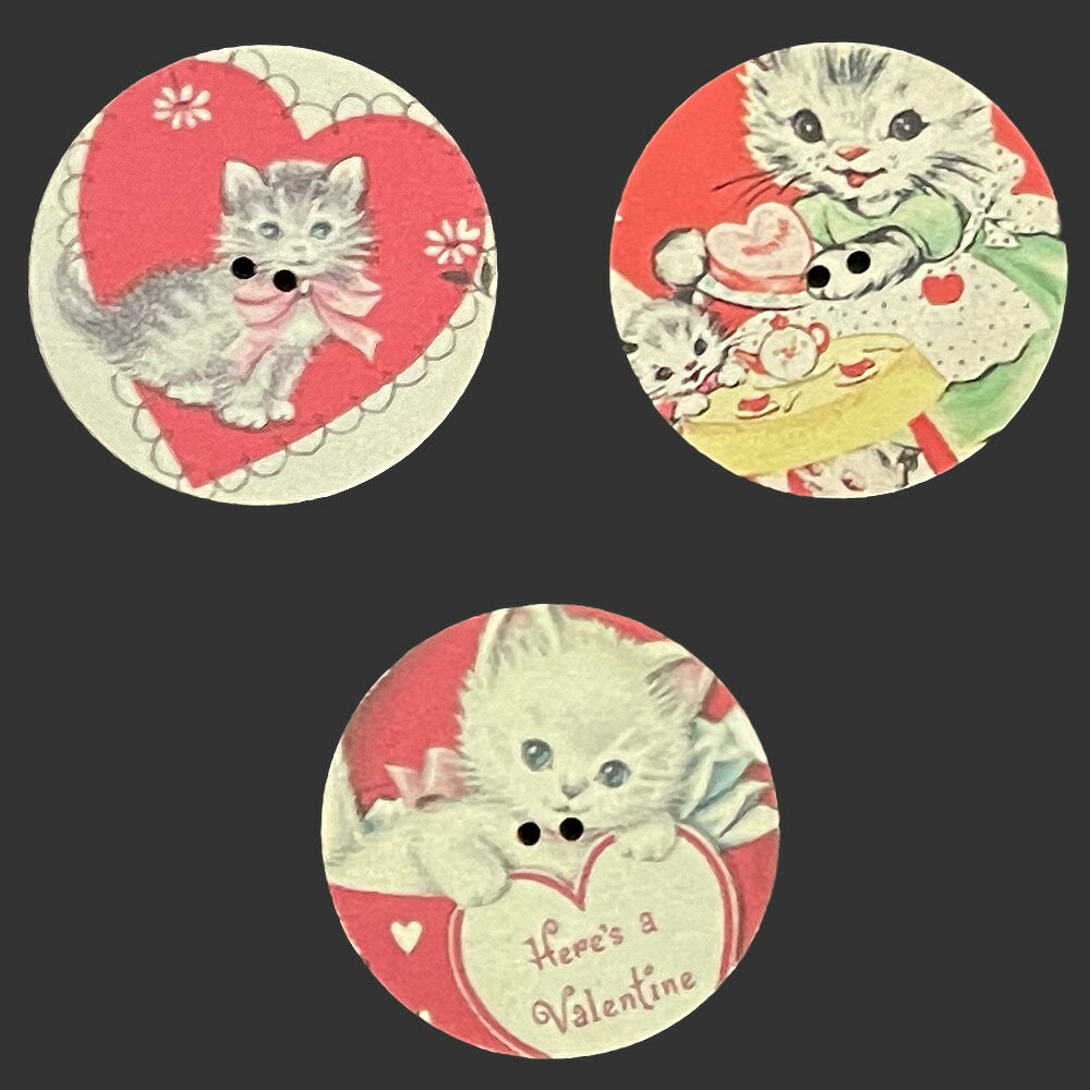 【アトリエ ボヌール ドゥ ジュール】フランス製　木製ボタン　レトロなネコ柄【クリックポスト対応】 フランスのかわいい木製ボタンです。 そのままボタンとして使っていただいたり、アクセサリーやオーナメントとして、オリジナルアイテムをおつくりい...