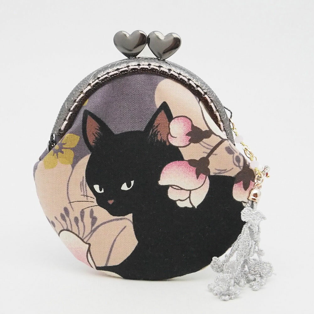 【ハンドメイド1点もの】「黒猫と牡丹・パープルグレー」がま口ポーチ・コインケース 【クリックポストは送料185円】 ☆ふんわりした「がま口ポーチ」になります。小銭以外にもアクセサリー、お薬やサプリメント、小物等などをお入れしてもお使い頂けま...