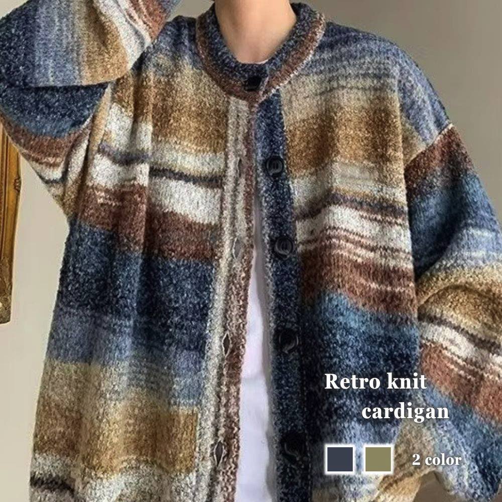 大人のレトロ感漂うデザインで、一味違うスタイルを楽しめるカーディガン。ゆったりとしたオーバーサイズシルエットで、今っぽさもプラス。ワイドから細身まで様々なボトムと好相性です。 【商品名】レトロニットカーディガン【カラー】ネイビー グリーン【...
