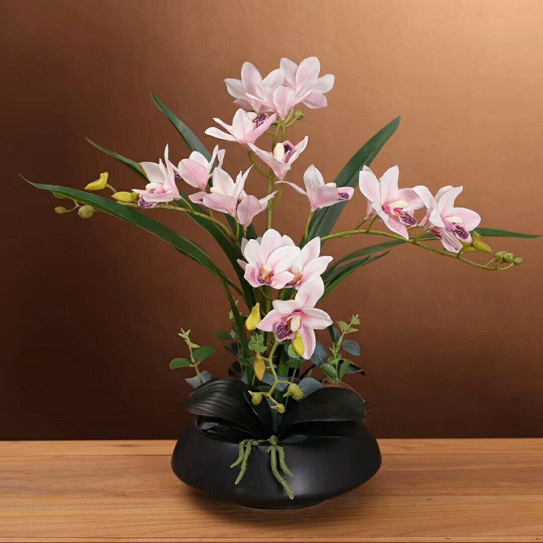 商品説明品名：飾り用造花セット本体のサイズ：幅約50?x?奥行23?x高さ約45（cm）内容：造花、花瓶素材：ポリエステル製★在庫は日々変動しておりますので万が一売り切れの場合は注文をキャンセルさせて頂く場合がございます。お早めにご注文お願...