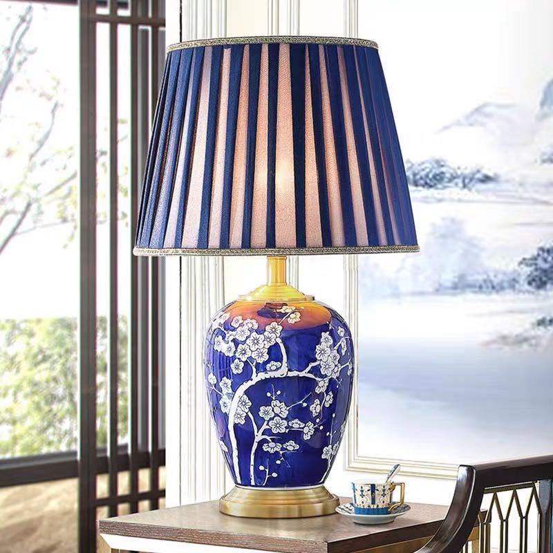 【商品仕様】 ■個口数：1 （〜60Wまで対応） ■E26白熱球、電球型蛍光灯、LED電球使用可能 ■使用電球：1個（※電球は付属しておりません） ■商品外寸：幅約38 ×高さ約62 (cm) ※サイズの誤差は多少発生します。ご了承下さい。...