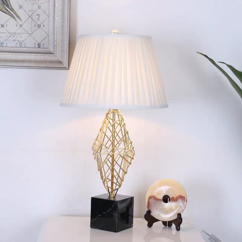 ■個口数：1 （〜40Wまで対応） ■E26白熱球、電球型蛍光灯、LED電球使用可能 ■使用電球：1個（※電球は付属しておりません） ■商品外寸：幅約38 x 高さ約73 (cm) -----------------------------...