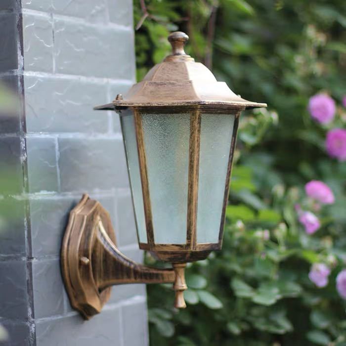 サイズ：幅約19 x 高さ52（cm）ワット数 ：電球40W×1個（E26）(電球付きません)素材：ステンドグラス、樹脂、合金、鉄使用可能電球:LED電球、白熱球、電球型蛍光灯等取付工事は電気工事士にご相談してください。検品のため開封してあ...