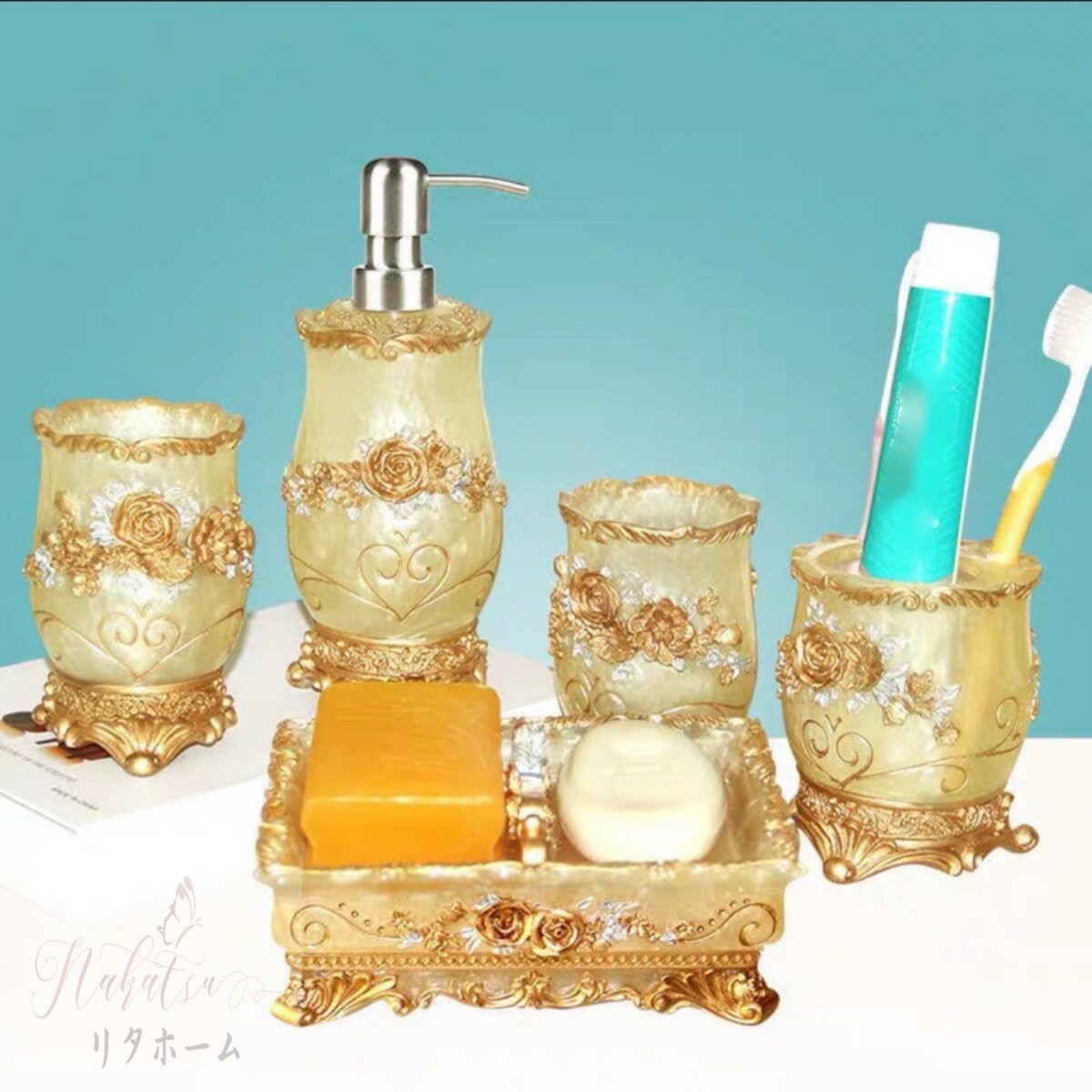 バスルーム5点セット ソープディスペンサー 歯ブラシスタンド 石鹸置き コップ 洗面用具 バス用品洗面用具高級感のある落ち着いたデザインのサニタリーセット5点です。滅多にないお洒落な一品です。洗面所やバスルームがとってもオシャレになりますよ...