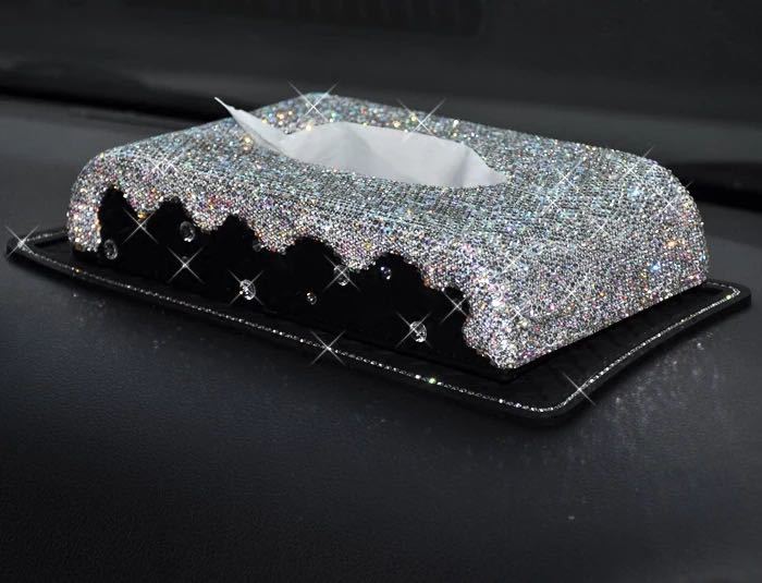 輝く取出し口とラインストーンはキラキラしている感じです。上品で高級感のある仕上がりになって、インテリア性にも優れた商品です。●商品サイズ：24 x 13 x 5cm●材質：メタクリル樹脂、ラインストーン★複数ご注文の場合やお急ぎの場合は必ず...