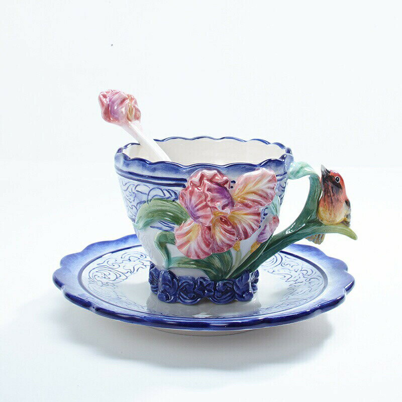 素材・材質:陶器セット内容:カップ＆ソーサー3客スプーンx3点注意事項1、ご利用のPC環境により、実際の商品と色が異なる場合がございます。予めご了承ください。2、新品未使用品ですが、外箱に初期からのスレ、剥げ歪みなどあります。3、海外品です...