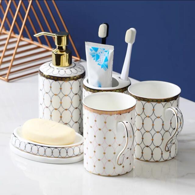 商品説明＜セット内容＞ディスペンサーx1点歯ブラシスタンドx1点石鹸置きx1点カップx2点材質:陶器☆☆★★★★★★★★★★★★★☆☆◆お客様のご覧になっているモニター等により多少色が異なる場合がございます。あらかじめご了承ください。◆複数...