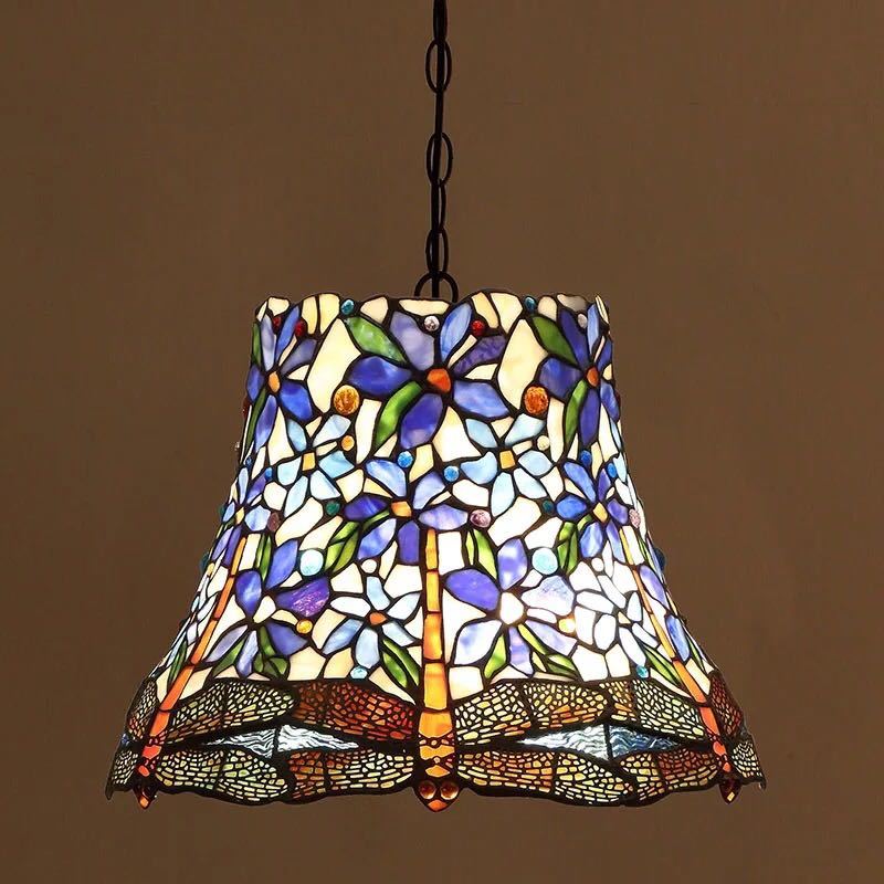 美しいガラスはどこから見ても華やかで美しい。繊細な造りの素敵なステンドランプ消灯時も素敵なインテリアになりますねサイズ：幅約40cm X 高さ約30cmワット数 ：　電球40W×2個（E26）素材：ガラス、樹脂、合金、鉄★取付工事は電気工事...