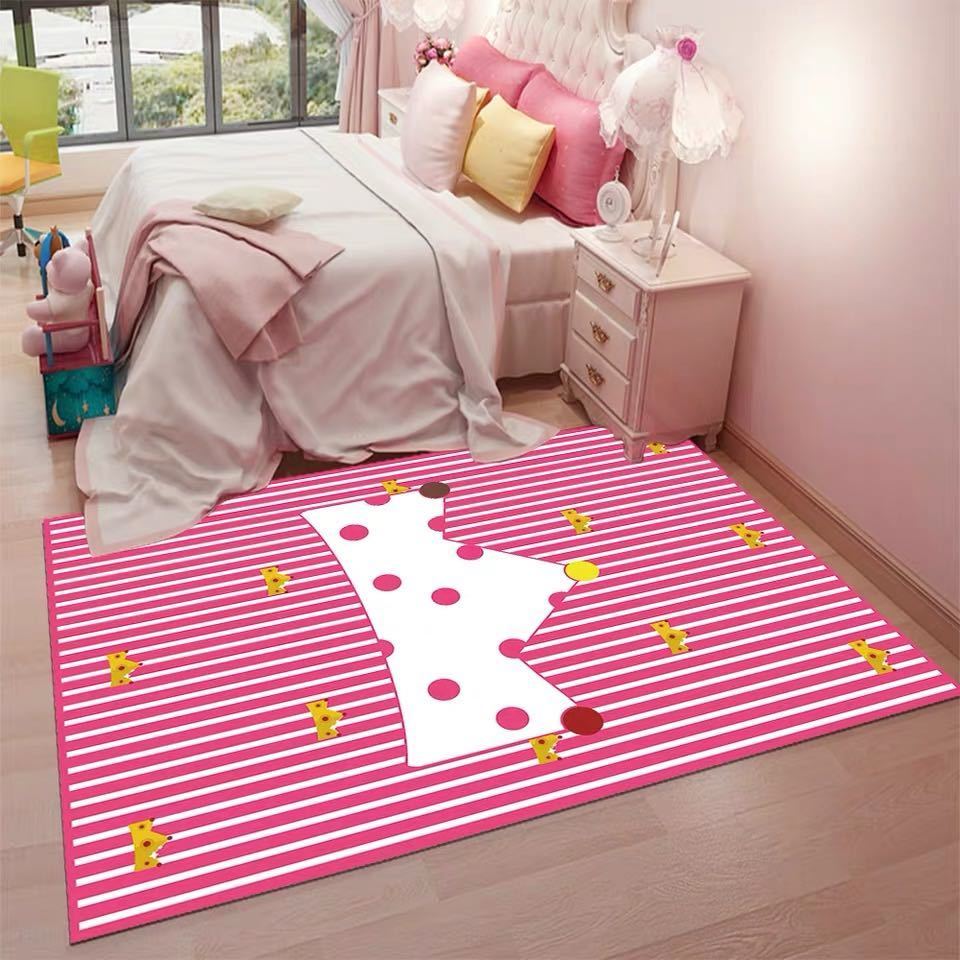 サイズ：160x230（cm)厚さ：0.7cm素材表地：ポリエステル100％裏面：不織布(PVC点滑り止め)備考開封後は新品の為においのする場合がございます。こちらのにおいは、時間の経過により消えていきますのでご安心下さい。もし、気になるよ...