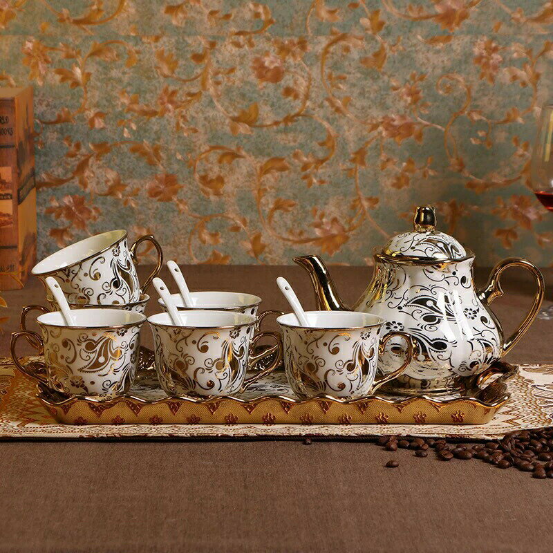 素材・材質:陶器セット内容:カップx6点ティーポットx1点スプーンx6点トレイx1点注意事項1、ご利用のPC環境により、実際の商品と色が異なる場合がございます。予めご了承ください。2、新品未使用品ですが、外箱に初期からのスレ、剥げ歪みなどあ...