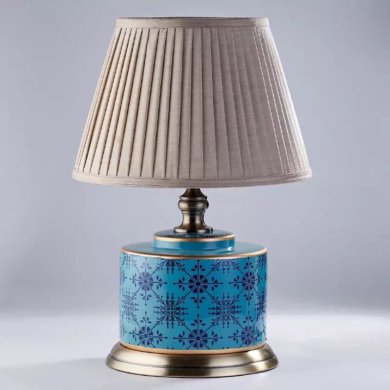 【商品仕様】■個口数：1 （〜40Wまで対応）■E26白熱球、電球型蛍光灯、LED電球使用可能■使用電球：1個（※電球は付属しておりません）■商品外寸：幅約35 × 高さ約52 (cm)※サイズの誤差は多少発生します。ご了承下さい。購入後の...