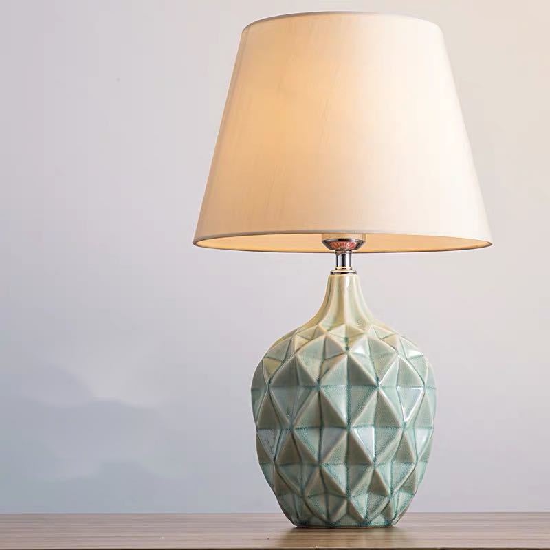 【商品仕様】■個口数：1 （〜40Wまで対応）■E26白熱球、電球型蛍光灯、LED電球使用可能■使用電球：1個（※電球は付属しておりません）■商品外寸：幅約30 x 高さ約51 (cm)※サイズの誤差は多少発生します。ご了承下さい。購入後の...